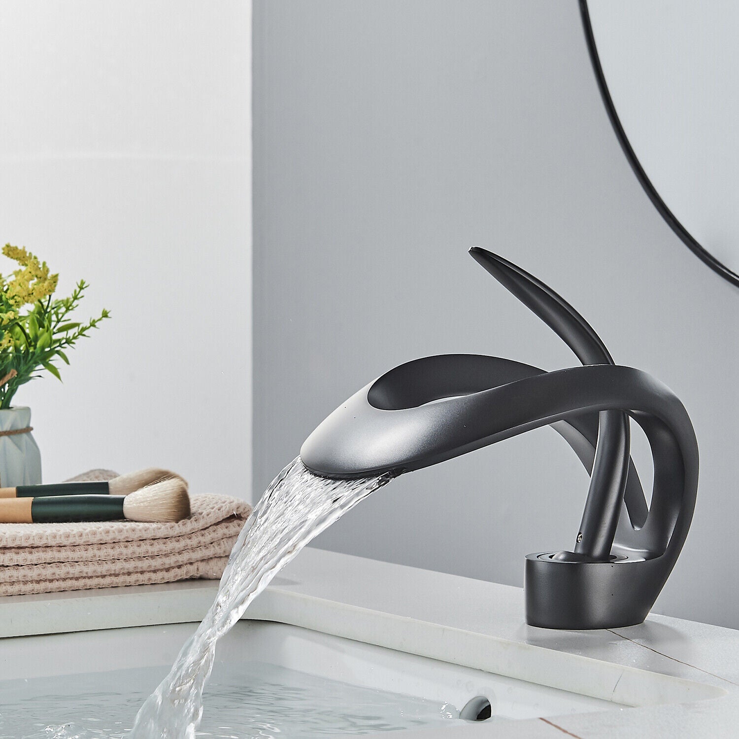 Odda - Modern Waterfall Bathroom Sink Faucet Single Hole Single Lever